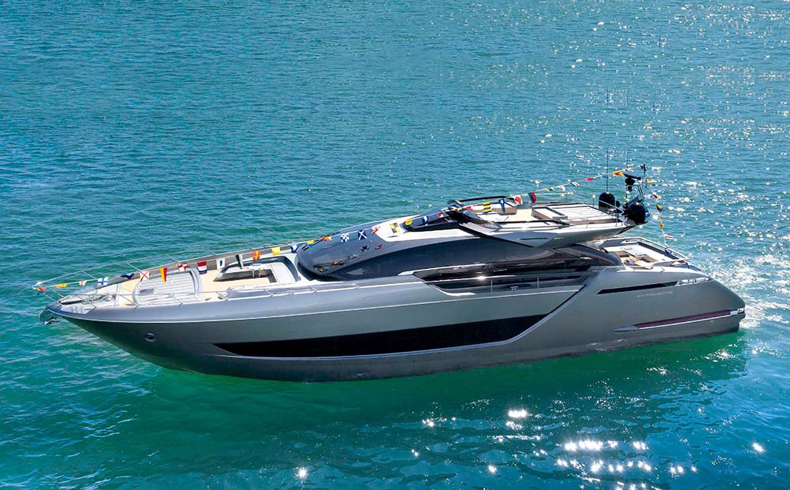 Riva 88 Folgore: first sportfly of the future launched | Superyachts News