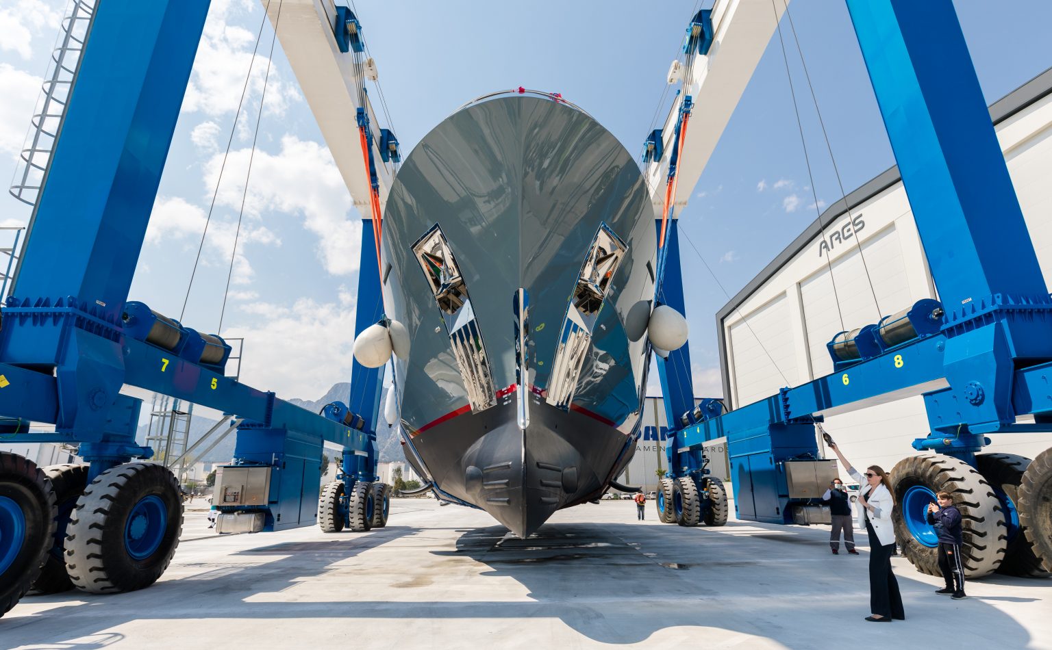 Bering B77 explorer Veronika has been launched | Superyachts News